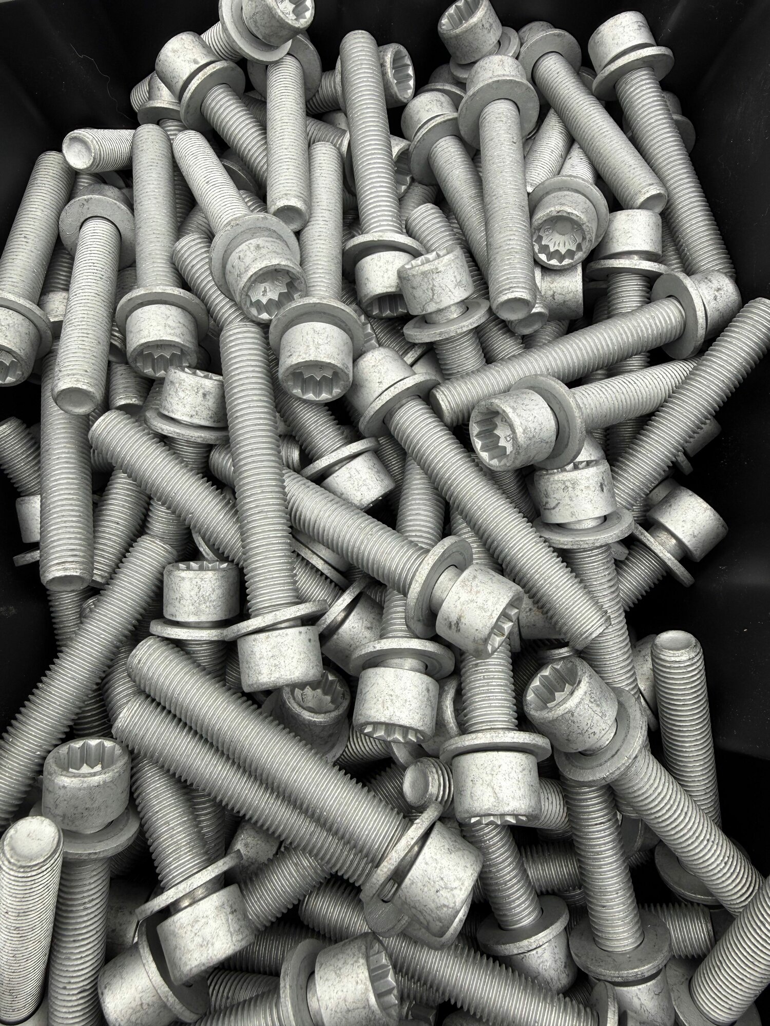 Болт М12х1.5х75 (50шт) VAG оригинал, с круглой головкой и внутренним 12-гранником, шаг резьбы 1.5, класс прочности 8.8, F AF, N10720201