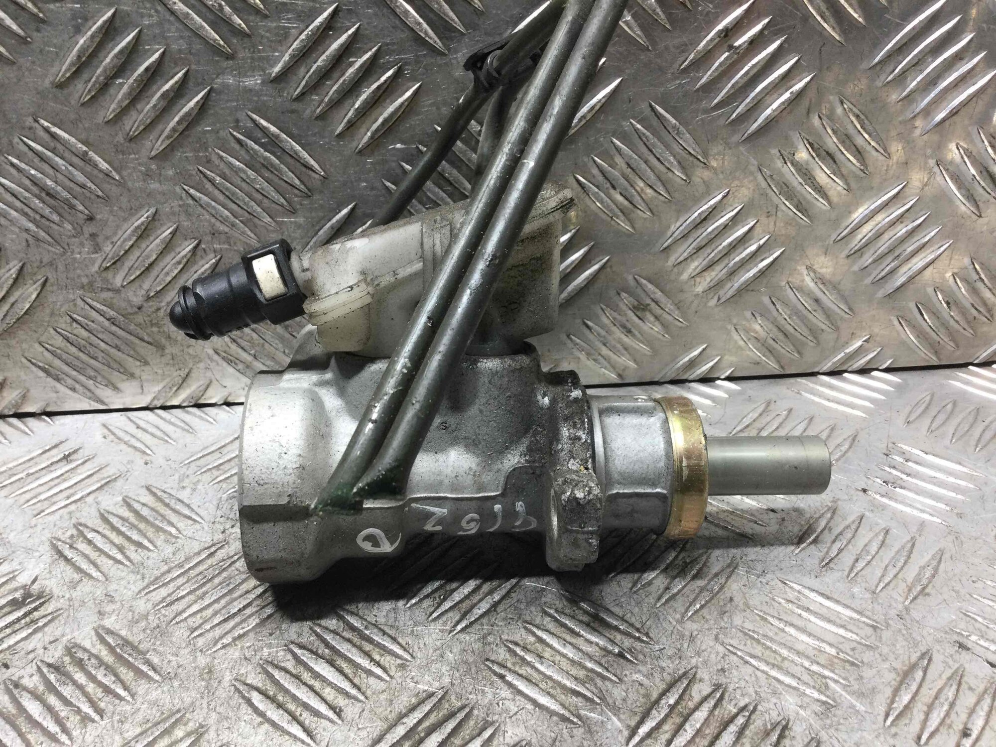 Б/У Цилиндр тормозной главный Ford Focus 1 поколение [рестайлинг] (2001-2005) 2004 г.