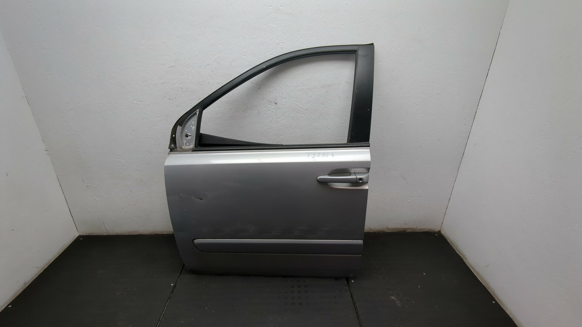 Дверь боковая (легковая) левая передняя КИА Carnival Б/У