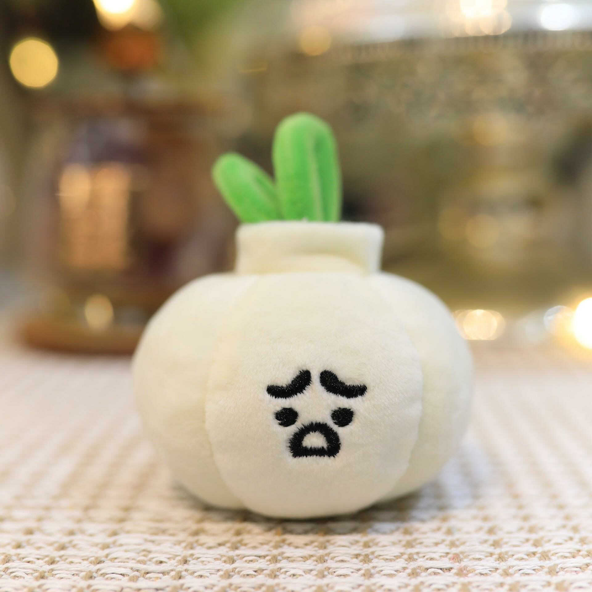 Милый плюшевый брелок в виде чеснока, брелок-кукла в виде чеснока, забавное украшение для рюкзака, креативный подарок.