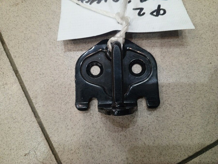 Ответная часть замка двери от Ford Focus 2 2008-2011