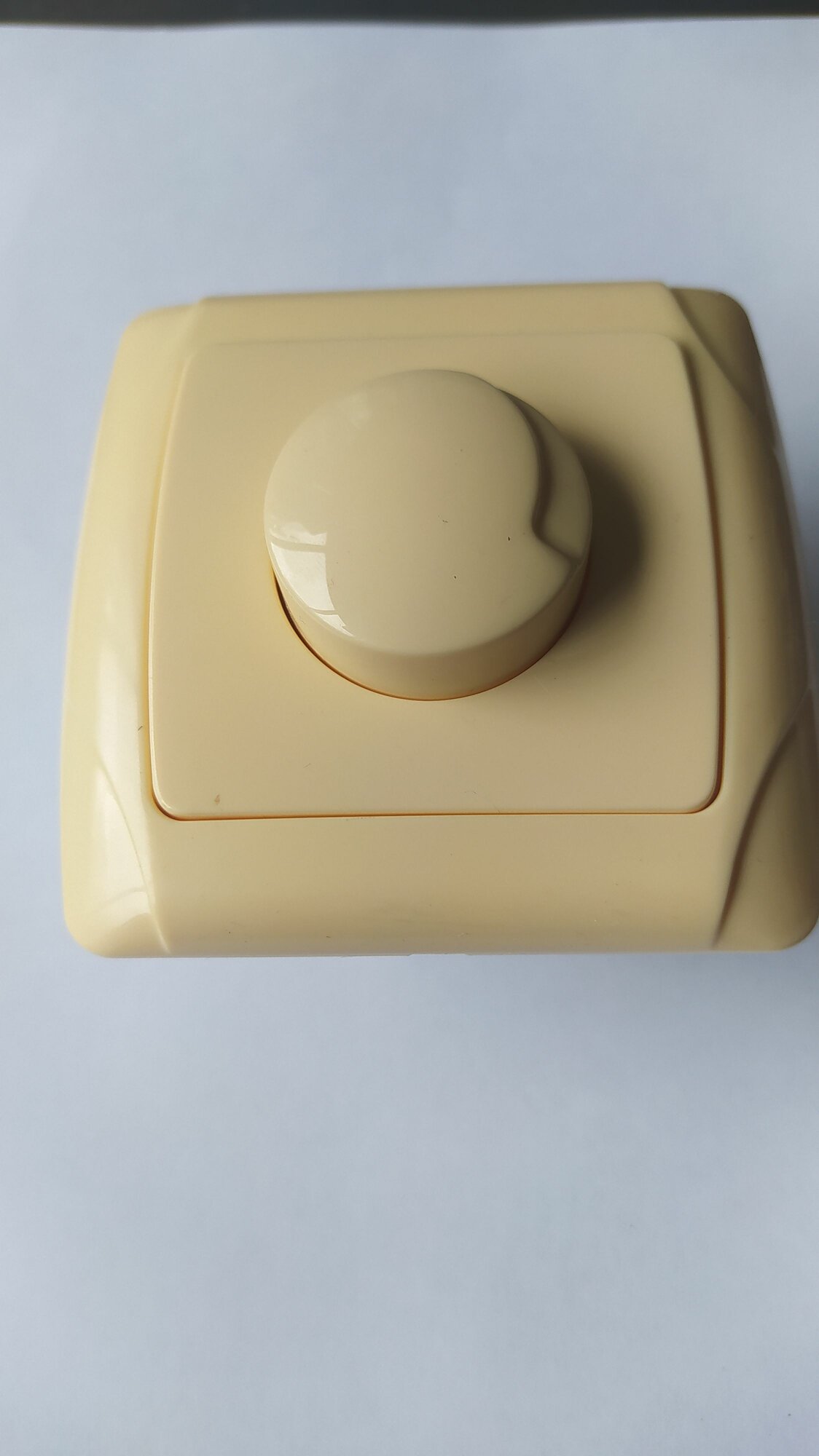 Диммер Viko светорегулятор 1000W поворотный (цвет-шампань)