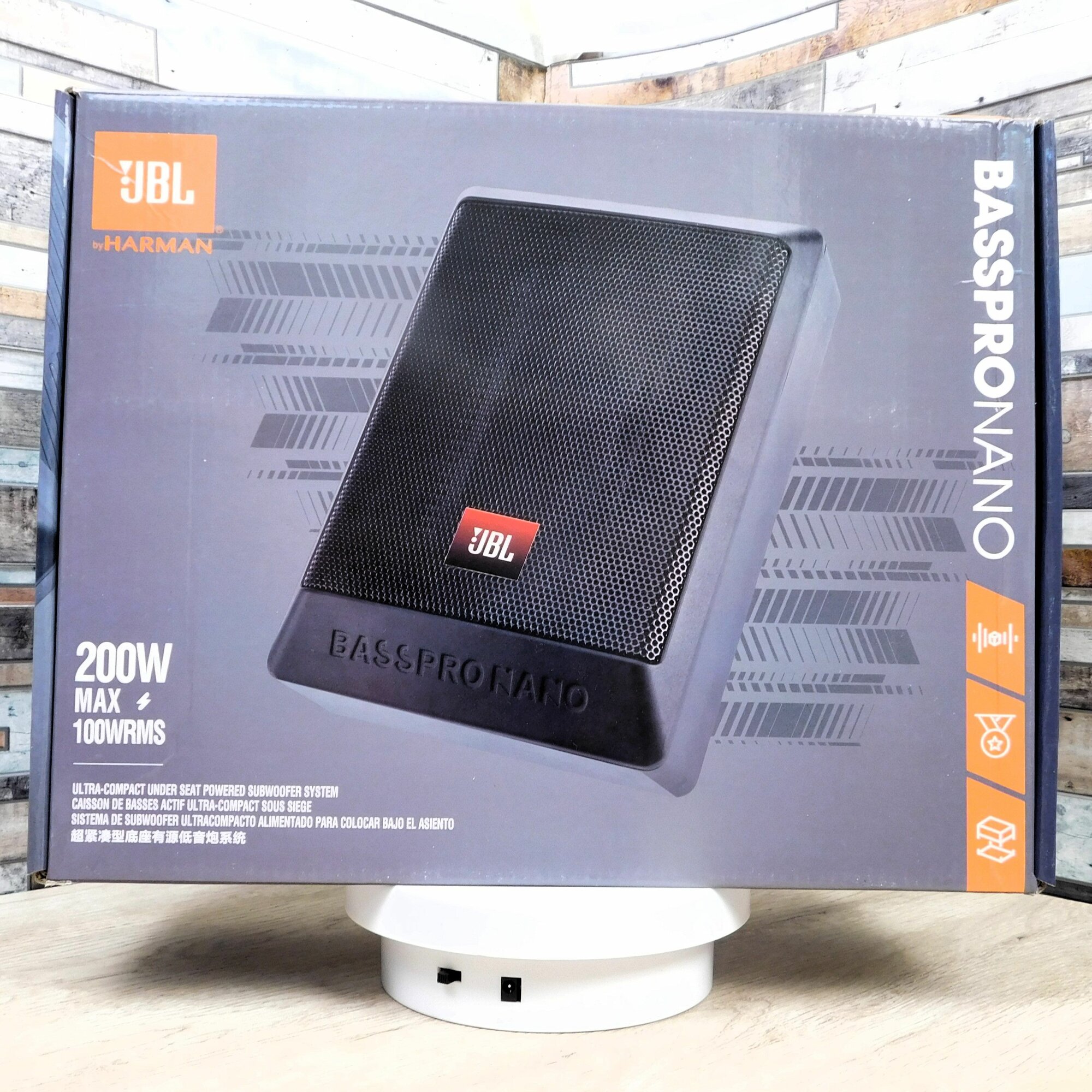 Автомобильная ультра компактная сабвуферная система под сиденье BASSPRONANO 200W.