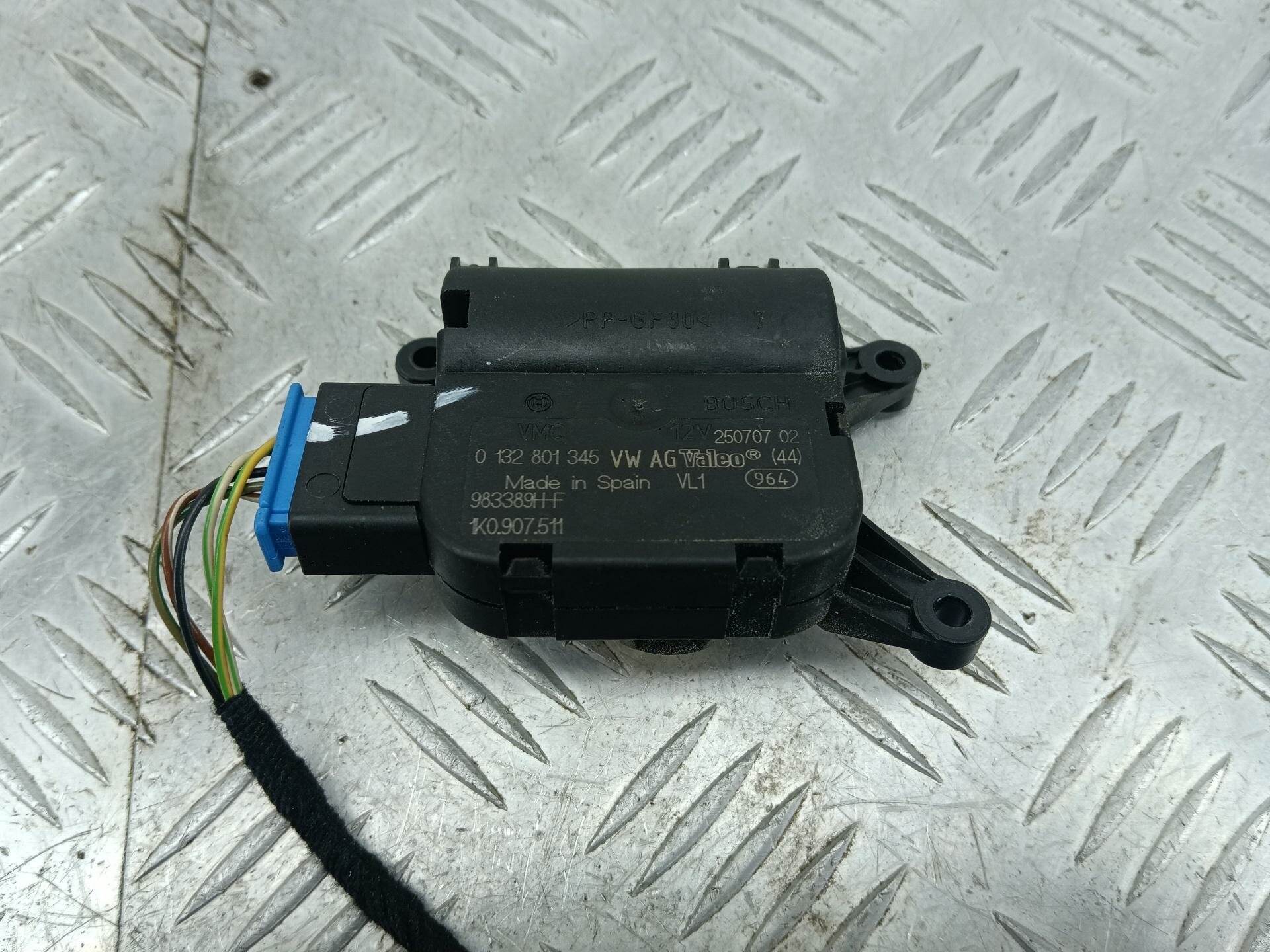 Моторчик заслонки печки Volkswagen Golf 6 2008 1K0907511