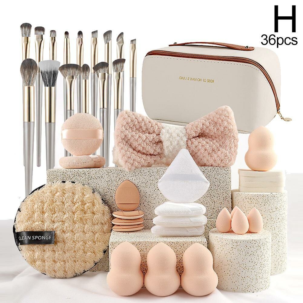 Набор косметических принадлежностей из 40 предметов