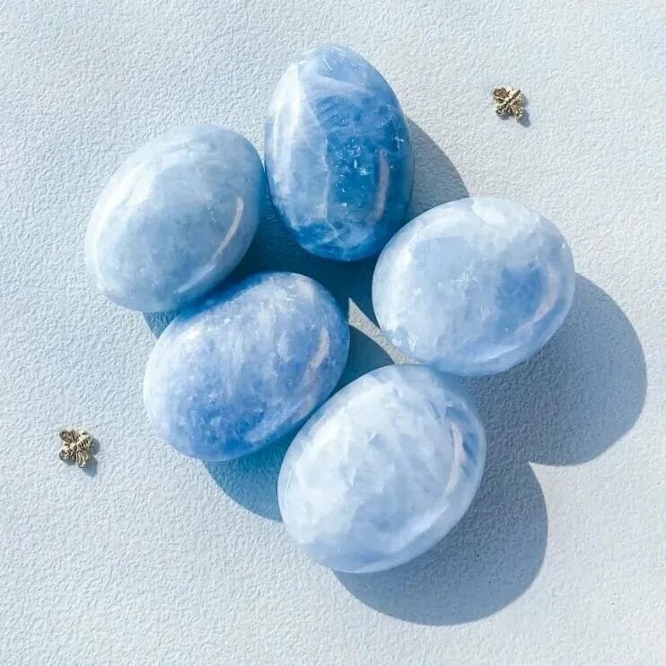 Целестин Камень для массажа ладони