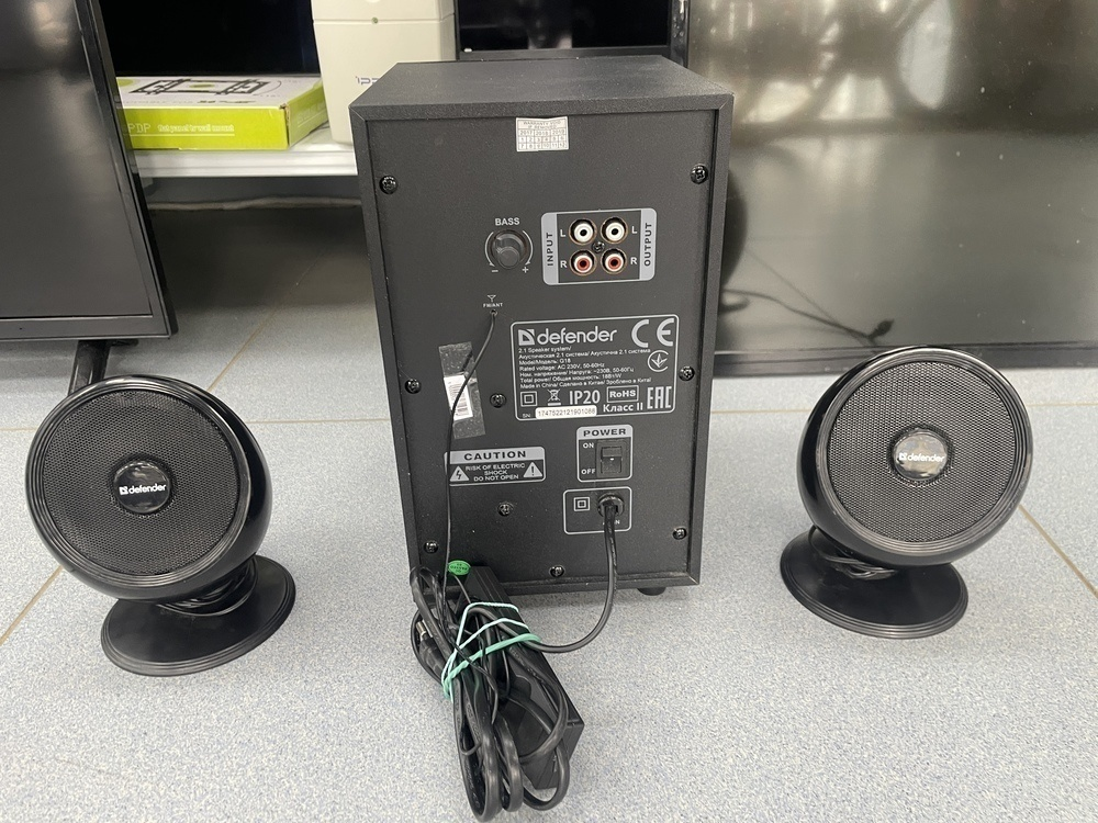 Компьютерные колонки 2.1 система Defender G18 18Вт, BT/FM/MP3/SD/USB/LED/RC