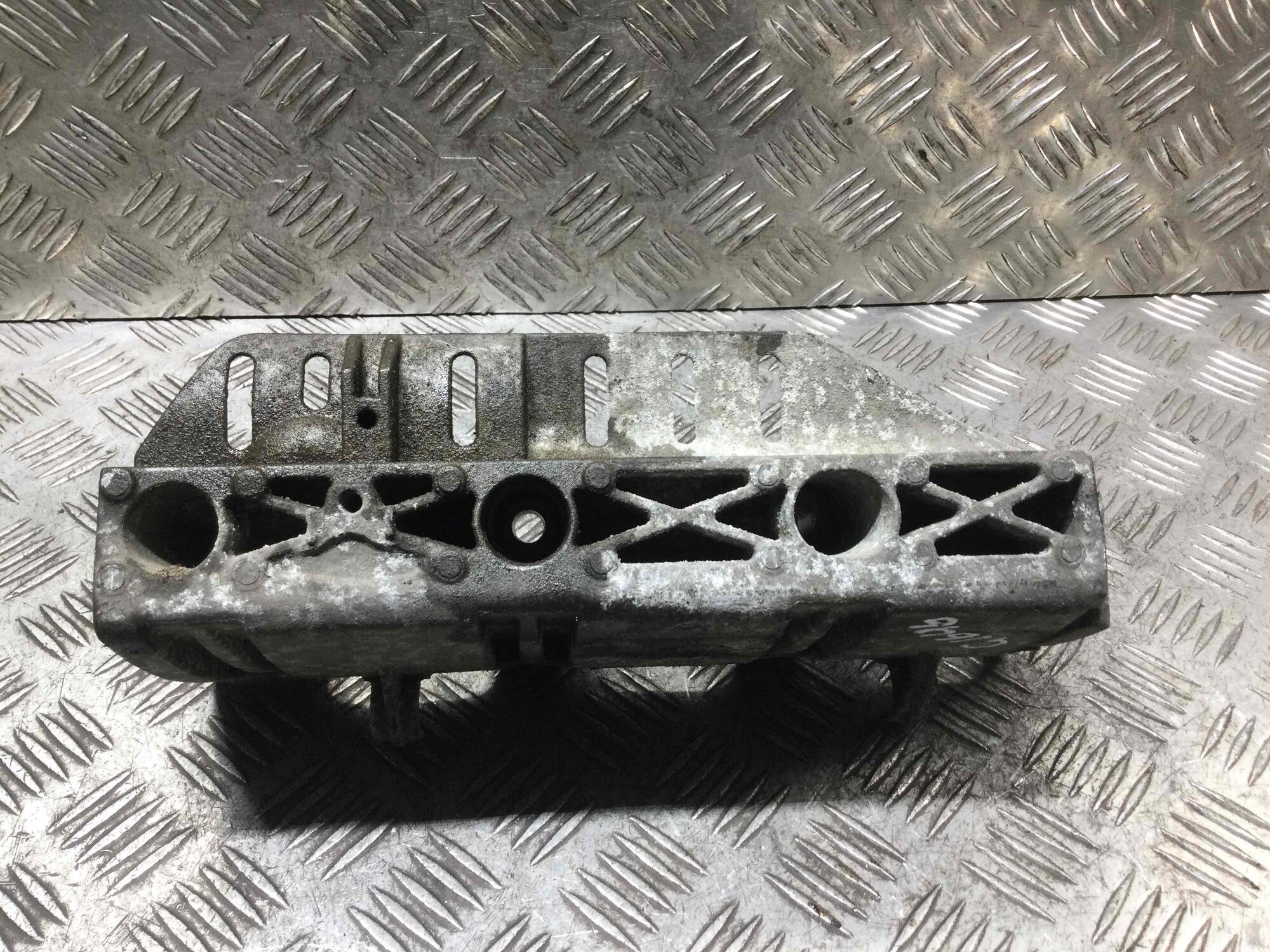 Б/У Кронштейн впускного коллектора Renault Megane 2 поколение (2002-2006) 2005 г.