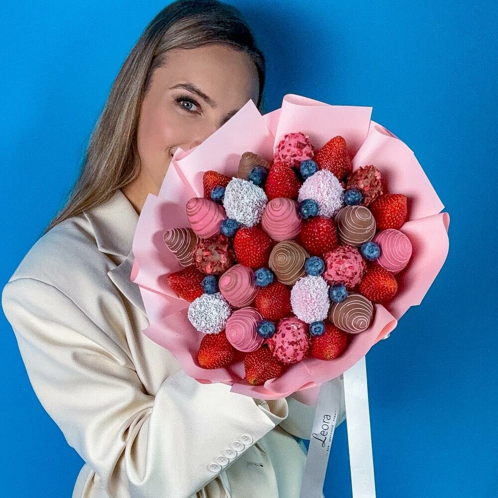 Букет клубники Ассорти "Радость" в Бельгийском шоколаде Callebaut