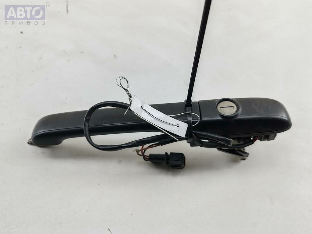 Ручка двери наружная передняя левая Volkswagen Passat B4