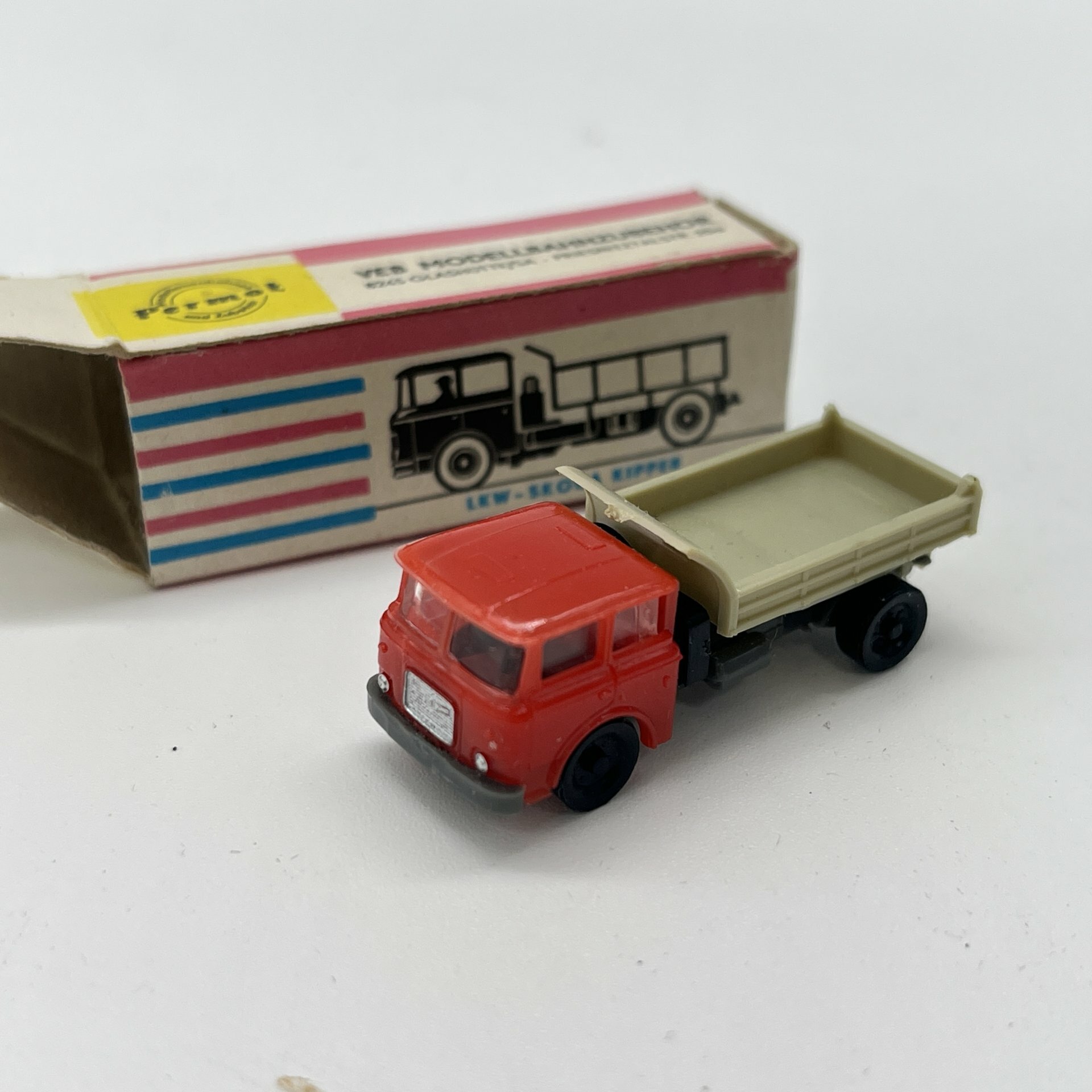 Модель автомобиля "Грузовик-Шкода" 1:180 в оригинальной упаковке, Permot, пластик