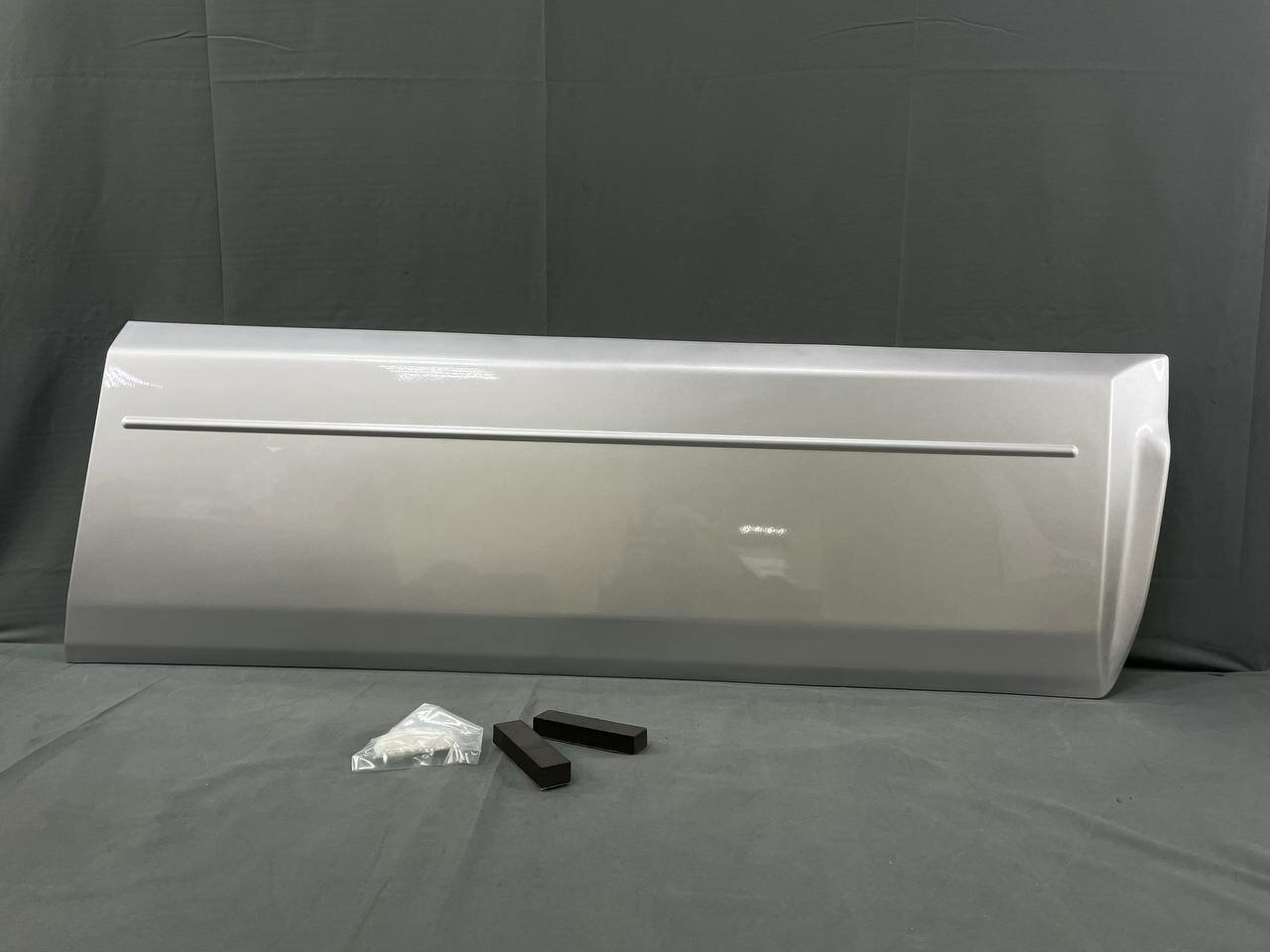 Молдинг двери передней Mitsubishi LWMB42020R