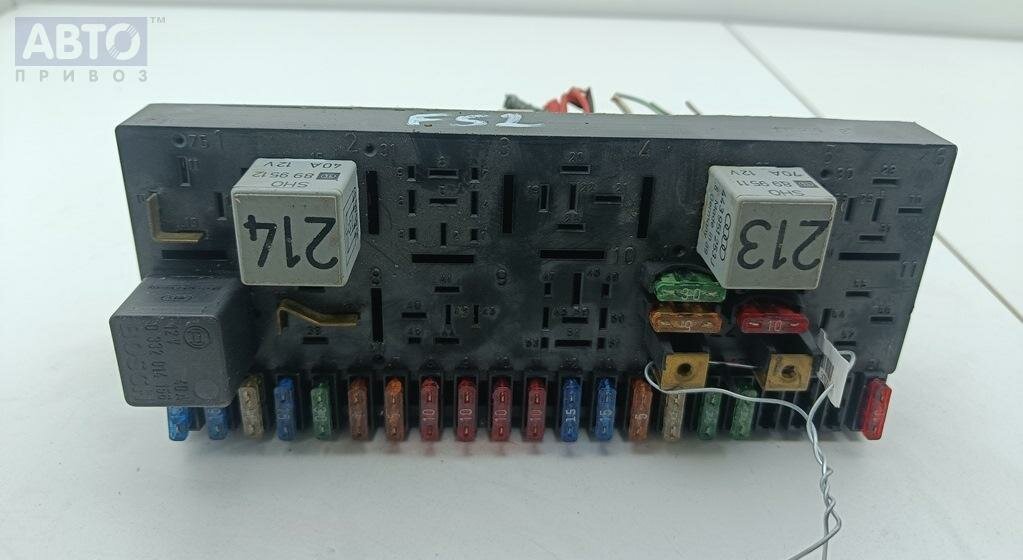 Блок предохранителей Audi 80 B3 (1987-1992)