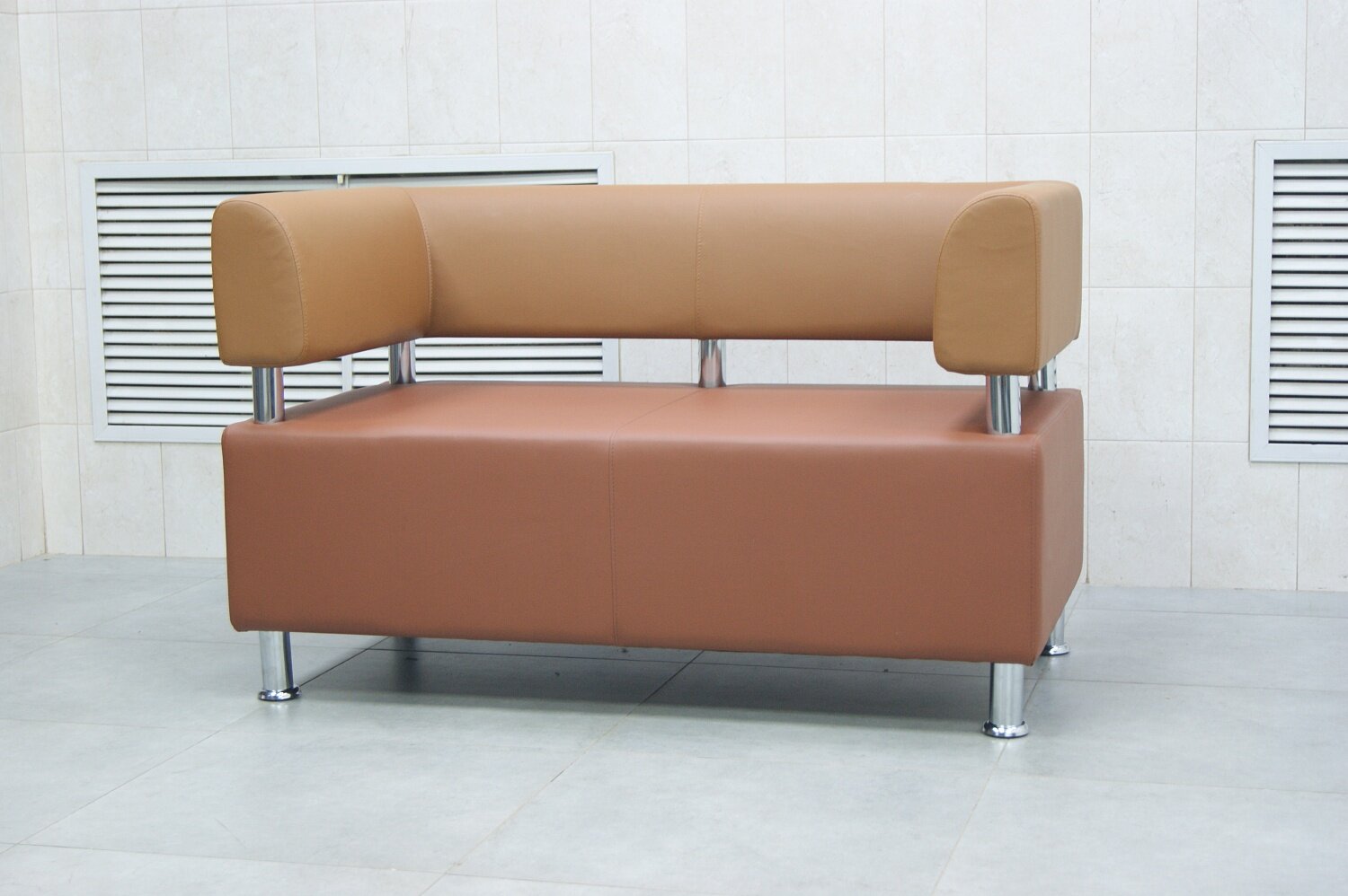 Офисный диван Хилтон 2-х местный Коричневый, 130х70х80 см