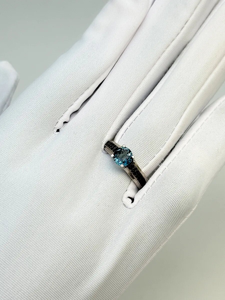 Кольцо, серебро, 925 проба, родирование, чернение, Лондон топаз, шпинель