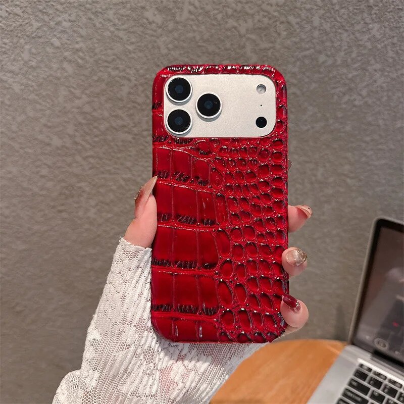 Красный чехол для iPhone 13 Pro Max с узором крокодила