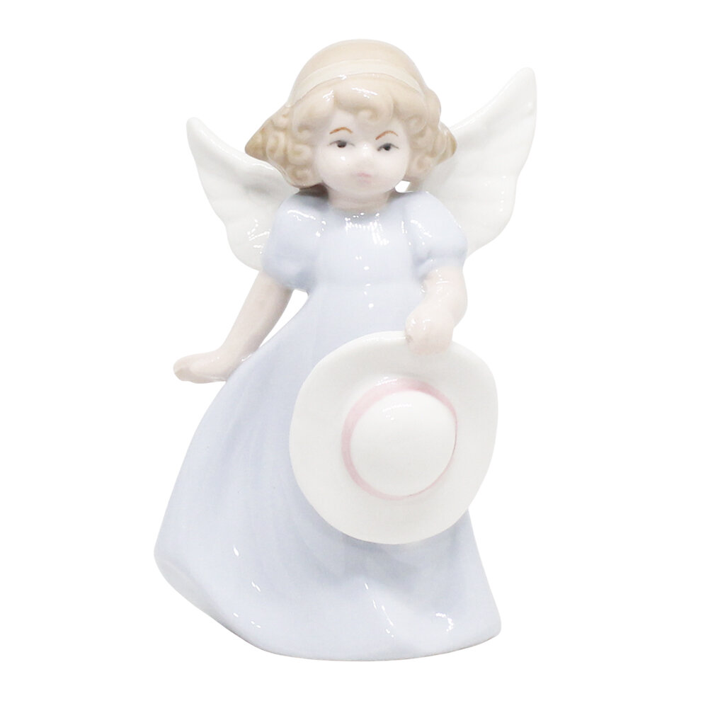 Фарфоровая фигурка ручной работы "Ангелочек с шляпой"