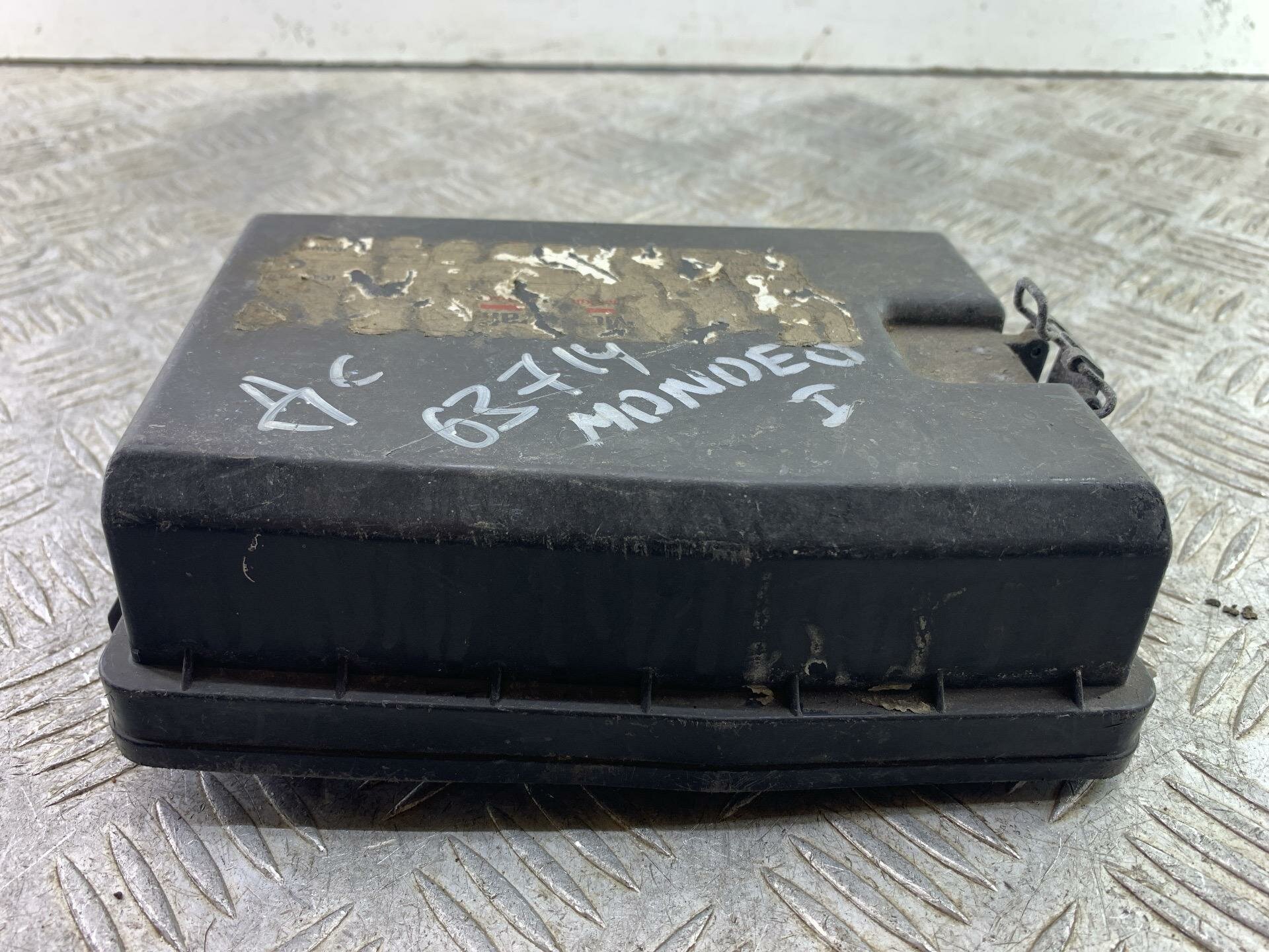 Крышка блока предохранителей Ford Mondeo 1994 93BG-14A076-EB