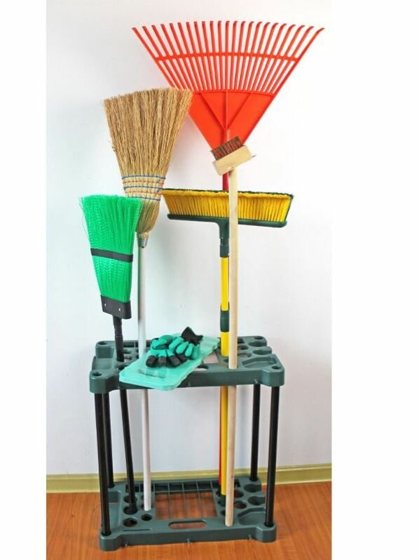 Кронштейны для хозяйственных инструментов, лопат, граблей и садового инвентаря легкие и удобны в хранении