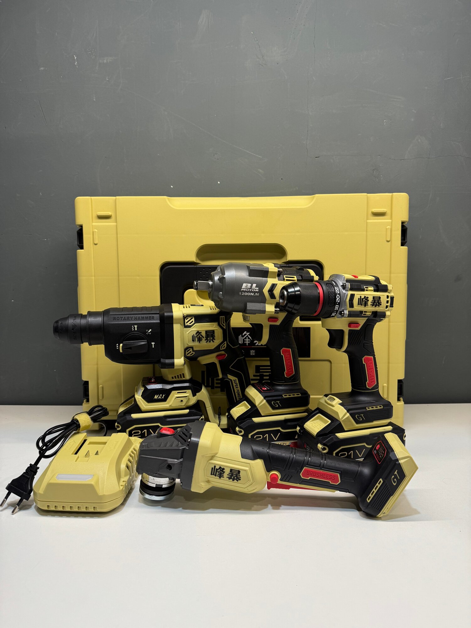 Аккумуляторный набор инструментов Feng Bao 4 в 1, обновленный, 3 акб-6а. ч, з/у, кейс, с трехрежимным перфоратором 0524