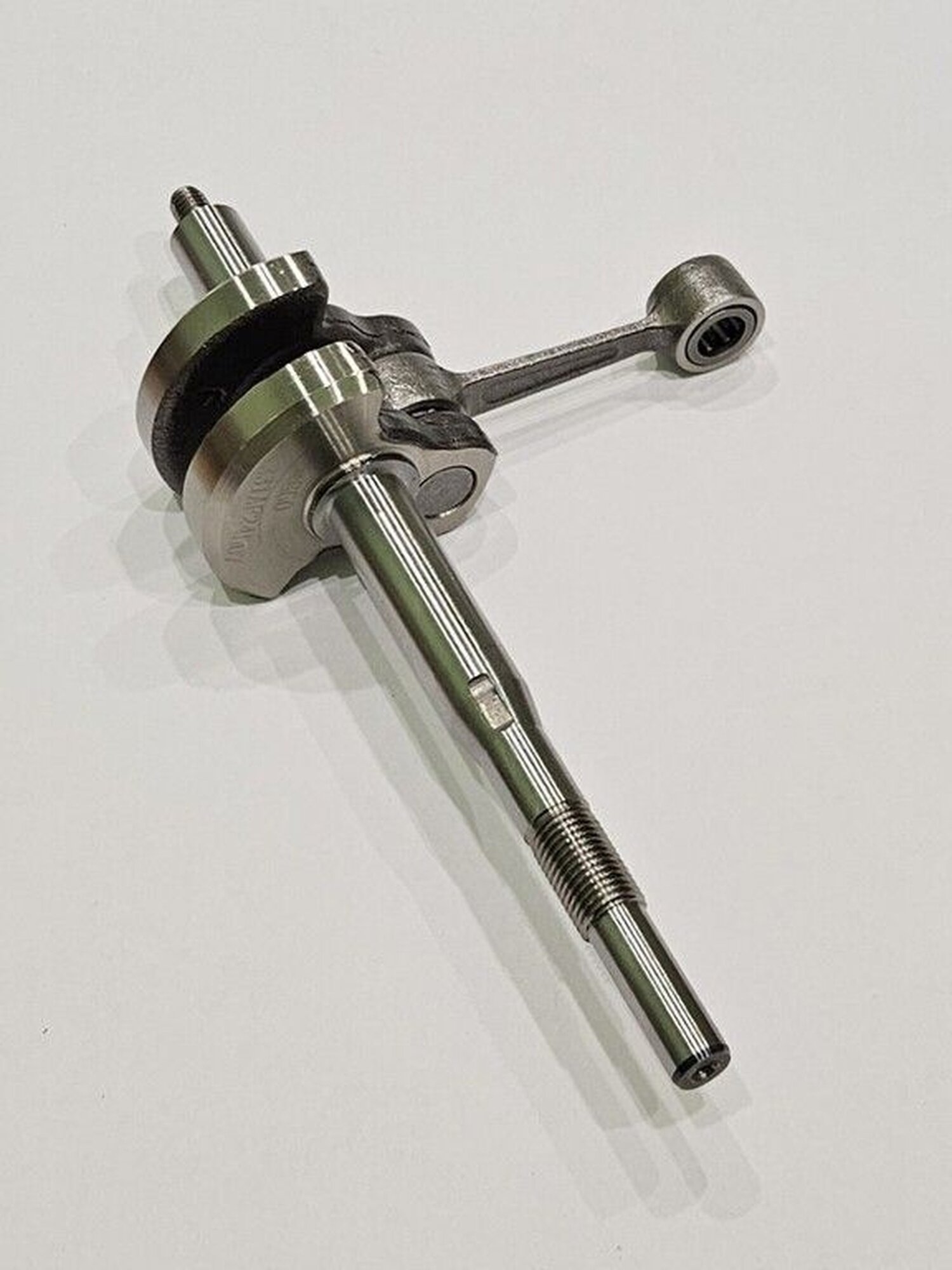 Коленвал для бензокосы Husqva.rna 128R, Husqvar.na 128RJ и McCULLOCH B28