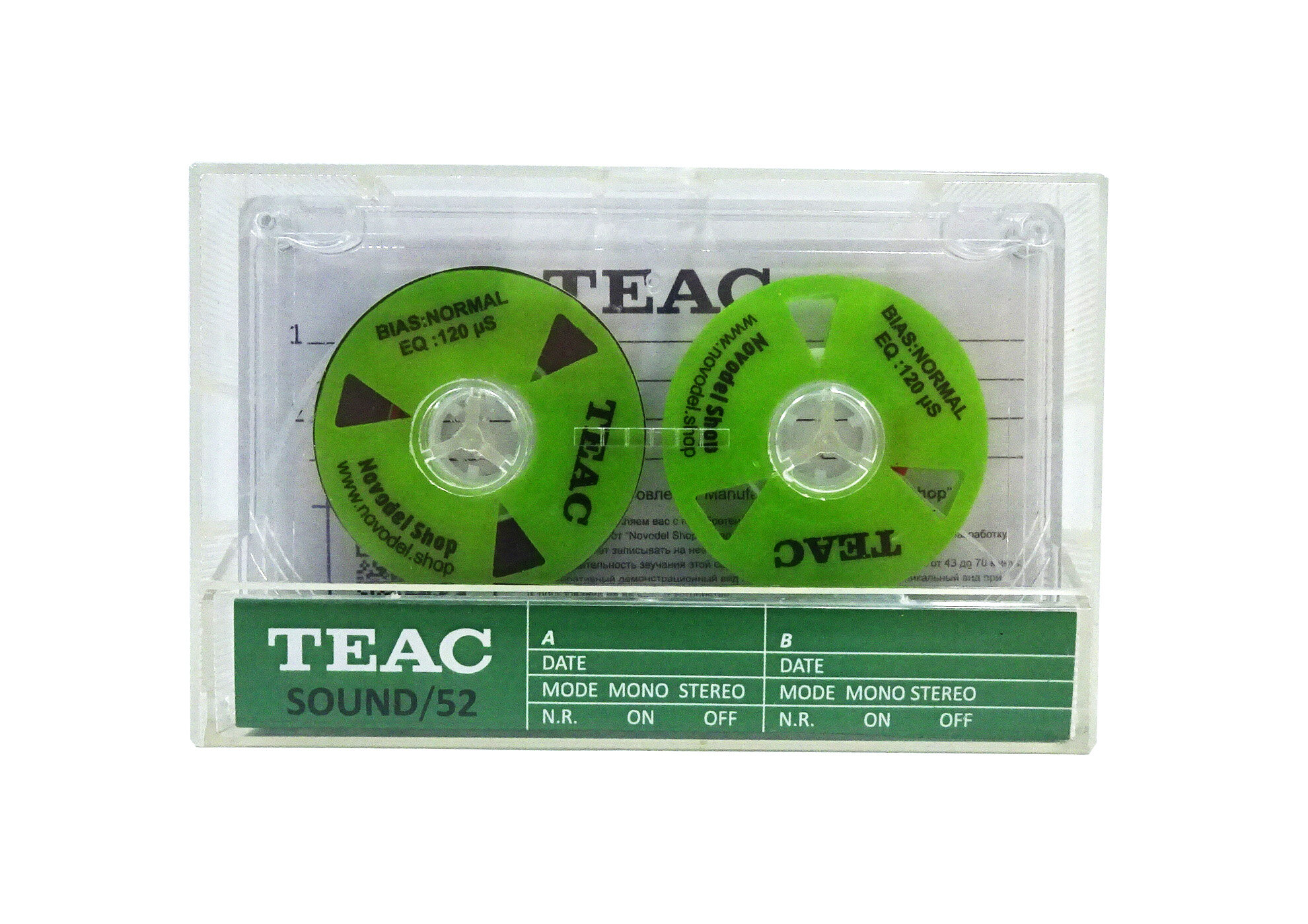 Аудиокассета "TEAC" с зелёными катушками и логотипом "Novodel Shop"