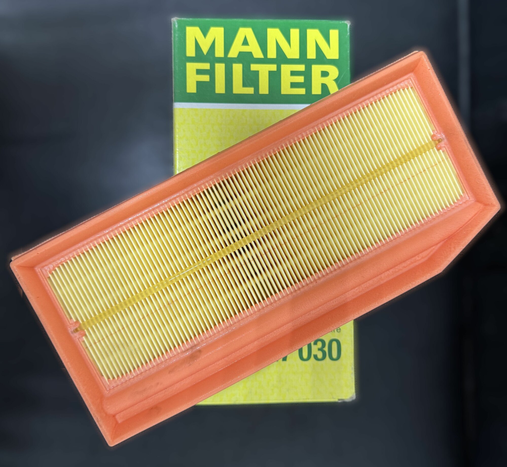 Фильтр воздушный двигателя MANN FILTER (C27030)