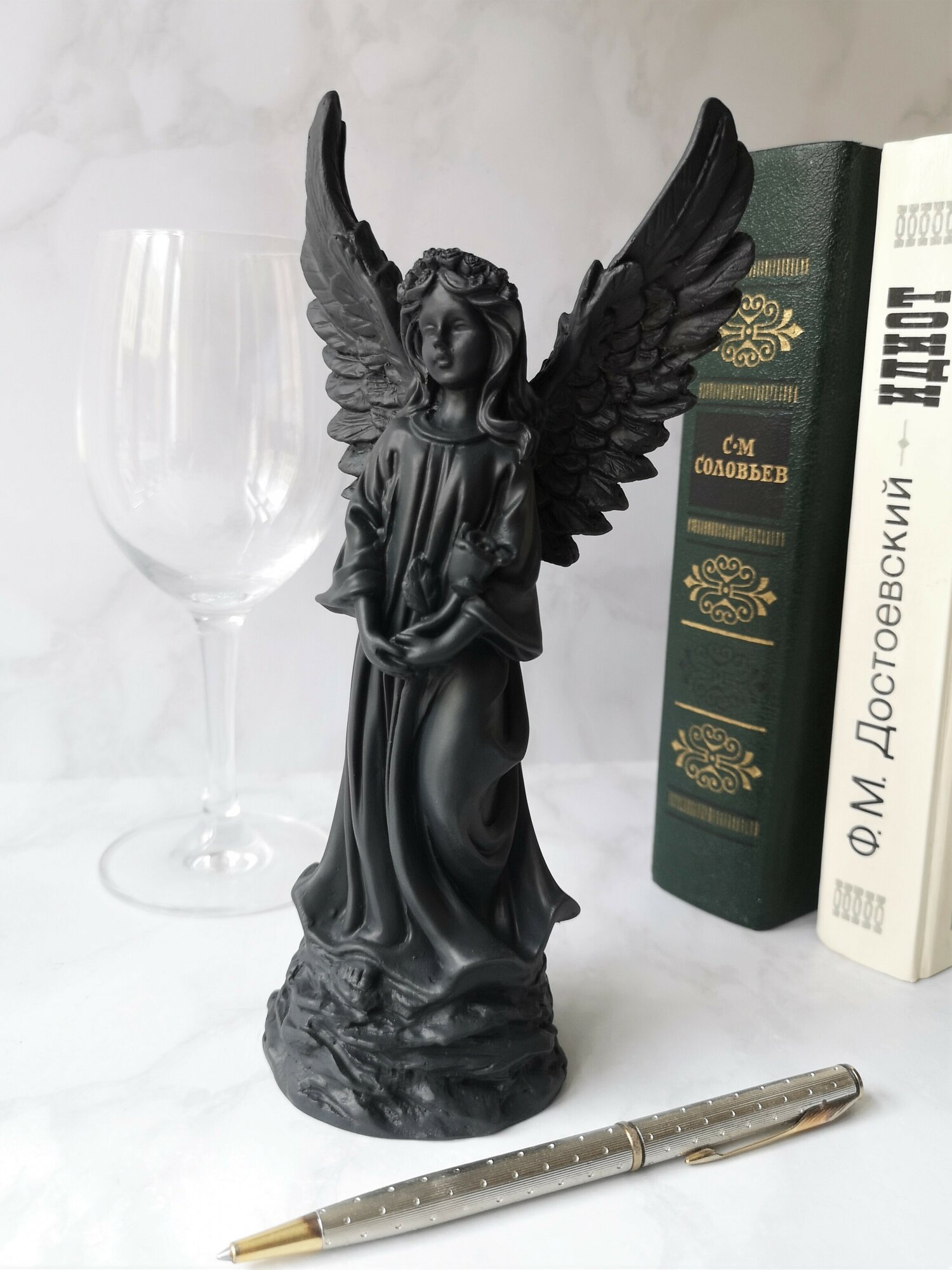 Ангел с розой 21см. Гипс, цвет черный. Подарок маме. Религиозная православная фигурка.