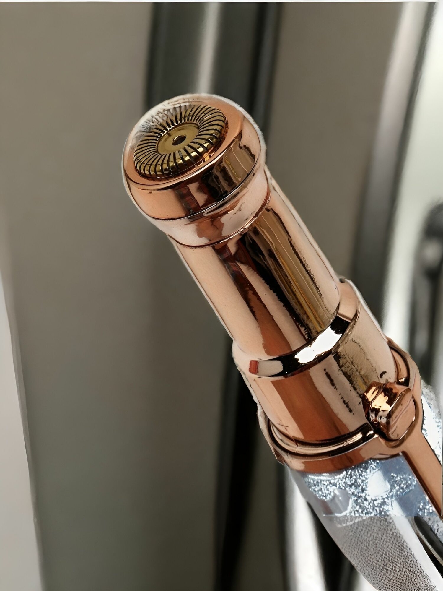 Электрический портативный эпилятор триммер 2 в 1 для бровей и волос с 2 насадками.