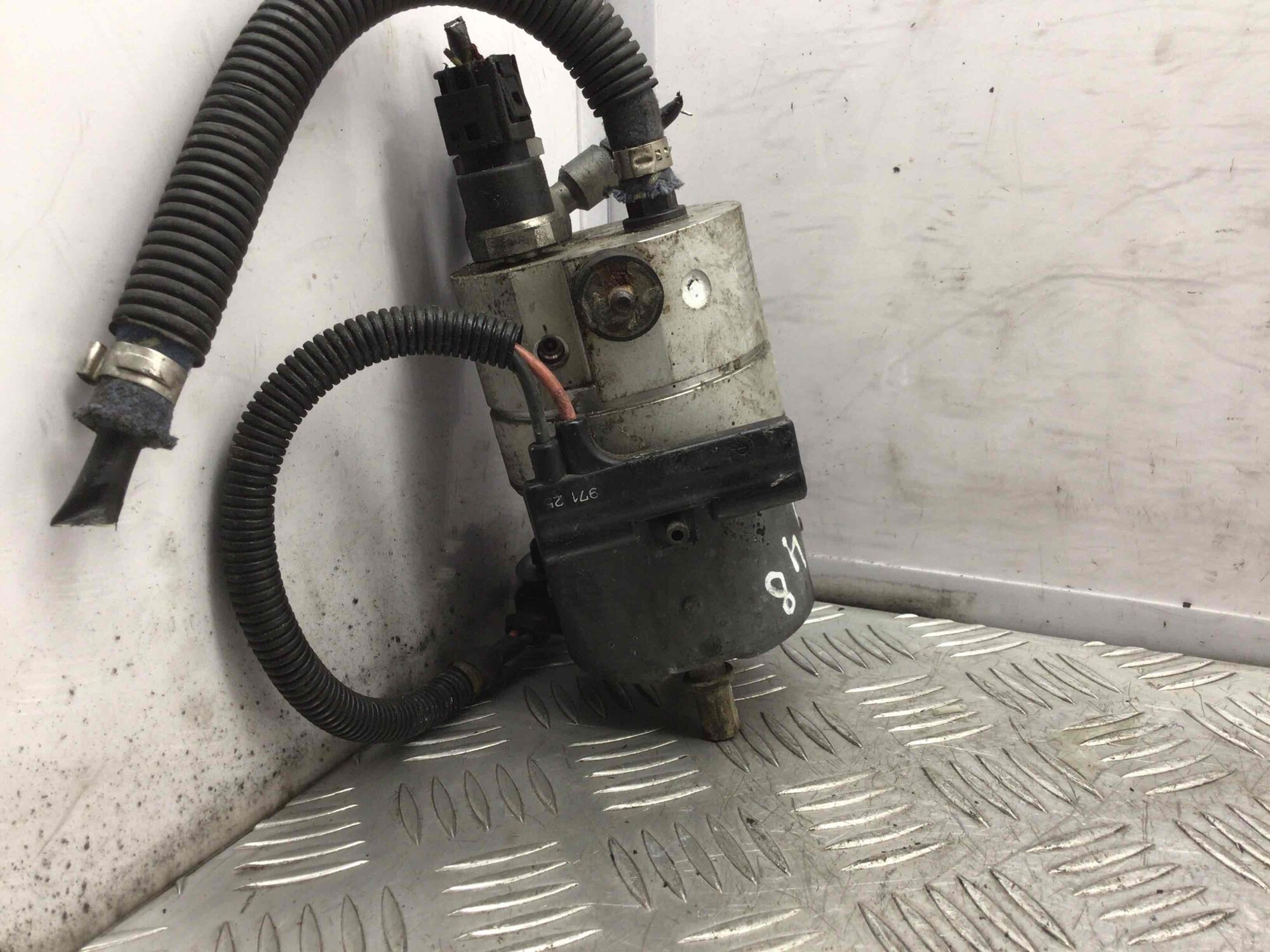 Б/У Распределитель тормозной силы Volkswagen Passat B5 (1996-2000) 1998 г.