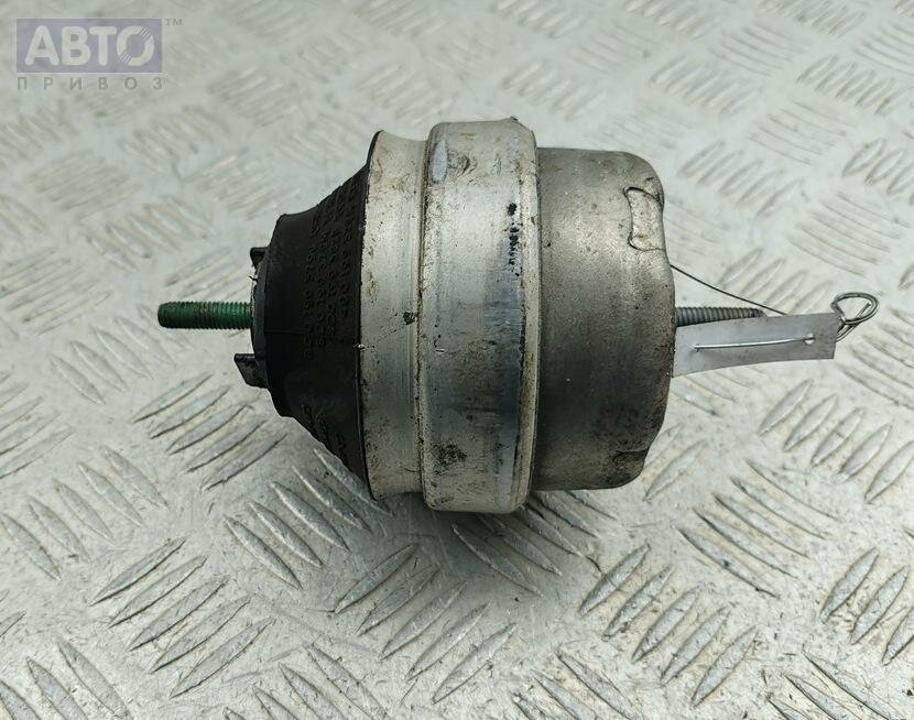 Подушка крепления двигателя Volkswagen Passat B5