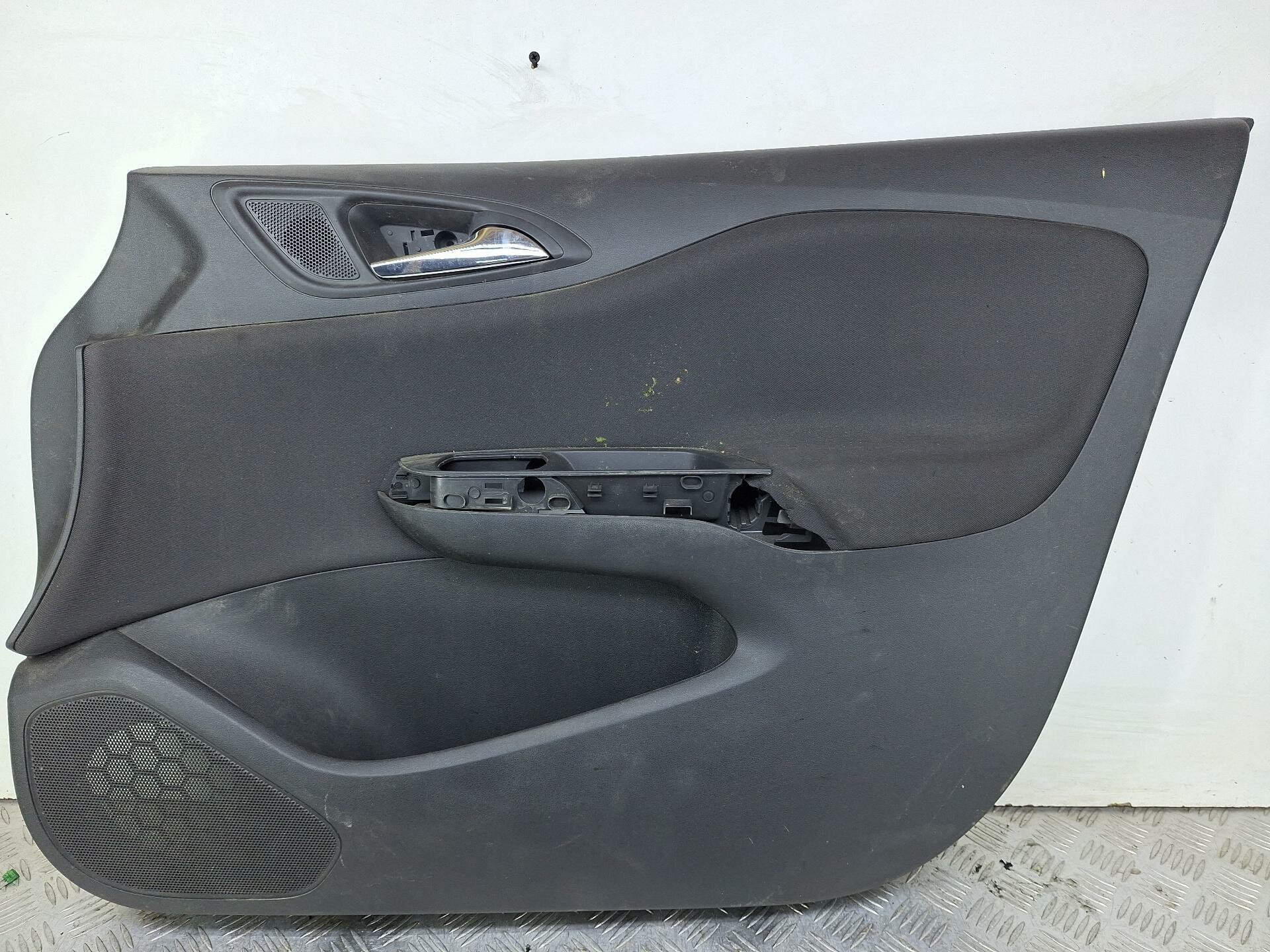 Обшивка двери передней правой Opel Corsa E 2016 464275993