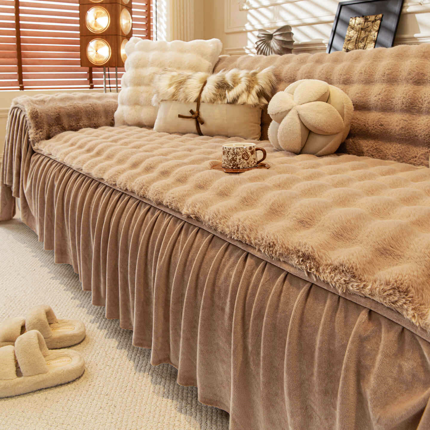 2025 Осень Зима Кроличий Мех Плюшевый Теплый Диванный Подушка Утолщенная Непроскальзывающая Антицарапающая Сидячая Подушка Кожаный Чехол для Дивана