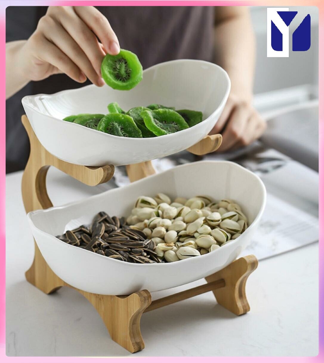 Эксклюзивная двухъярусная ваза для фруктов из белой керамики с бамбуковым основанием