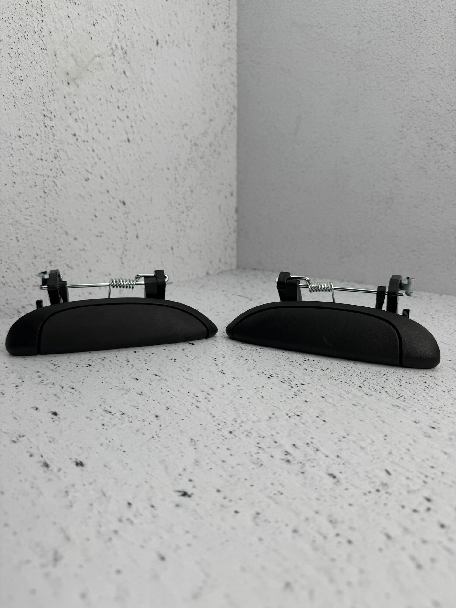 7700426086 и 7700426087 Ручки задние внешние. 2 штуки. Правая и левая. Комплект передних ручек. Renault Logan, Clio, Megane. Lada Largus.