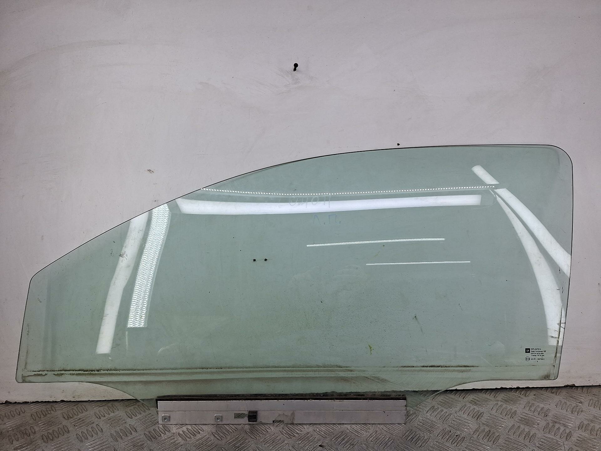 Стекло двери передней левой Opel Corsa C 2003
