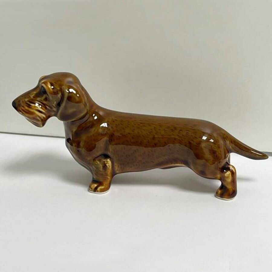 Фаянсовая скульптура Такса жесткошерстная Sr-VH-24