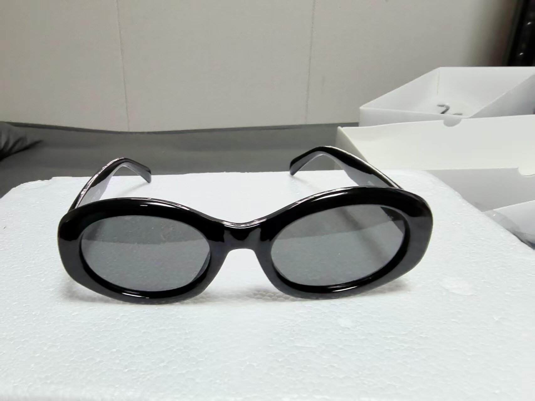 Новые солнцезащитные очки CE Xiaohongshu овальные французские ретро высокие уличные белые кошачьи очки для женщин