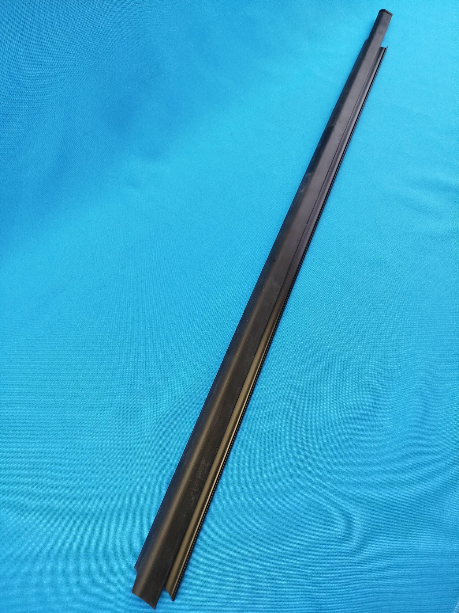 Уплотнитель переднего левого стекла "ВАЗ" для автомобилей Веста SW, SW Cross