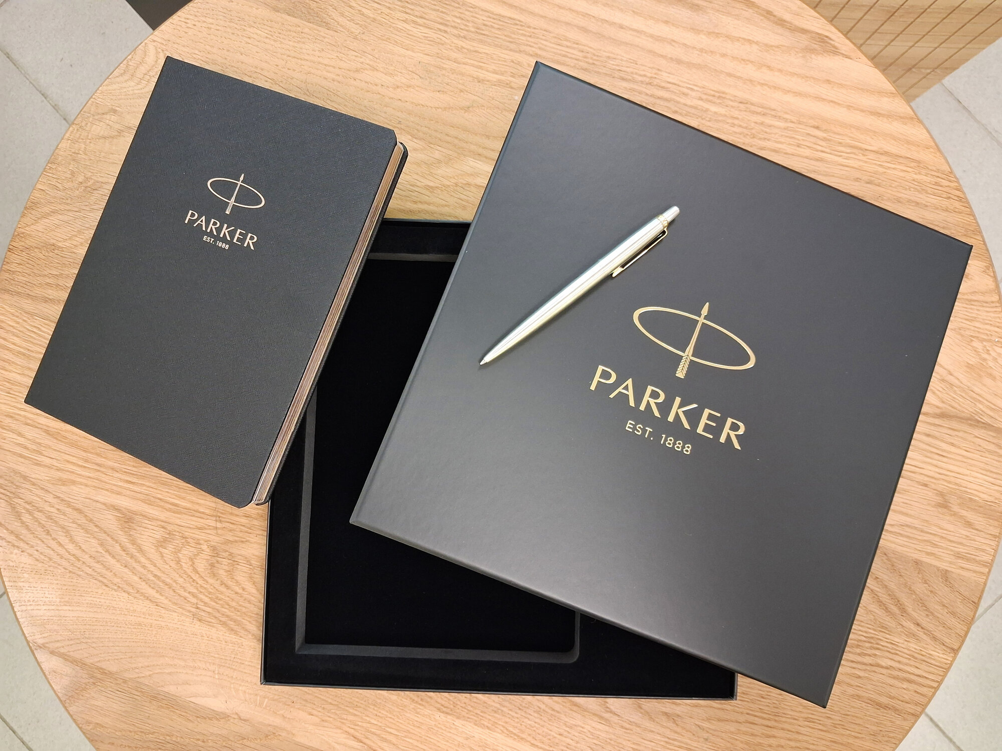 Набор PARKER (ежедневник + шариковая ручка Jotter Core Steel GT + подарочная коробка)