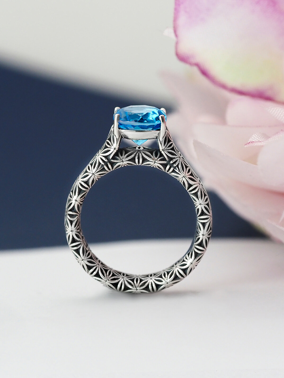 Кольцо обручальное, тонкое, серебро, 925 проба, оксидирование, чернение, топаз