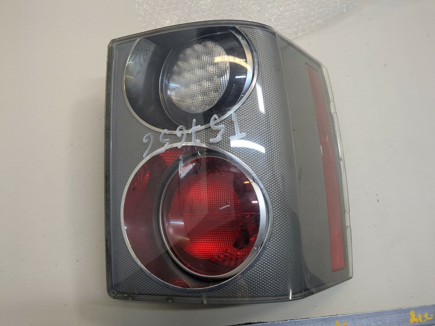 Фонарь (задний) правый Land Rover Range Rover 3 (LM) Б/У