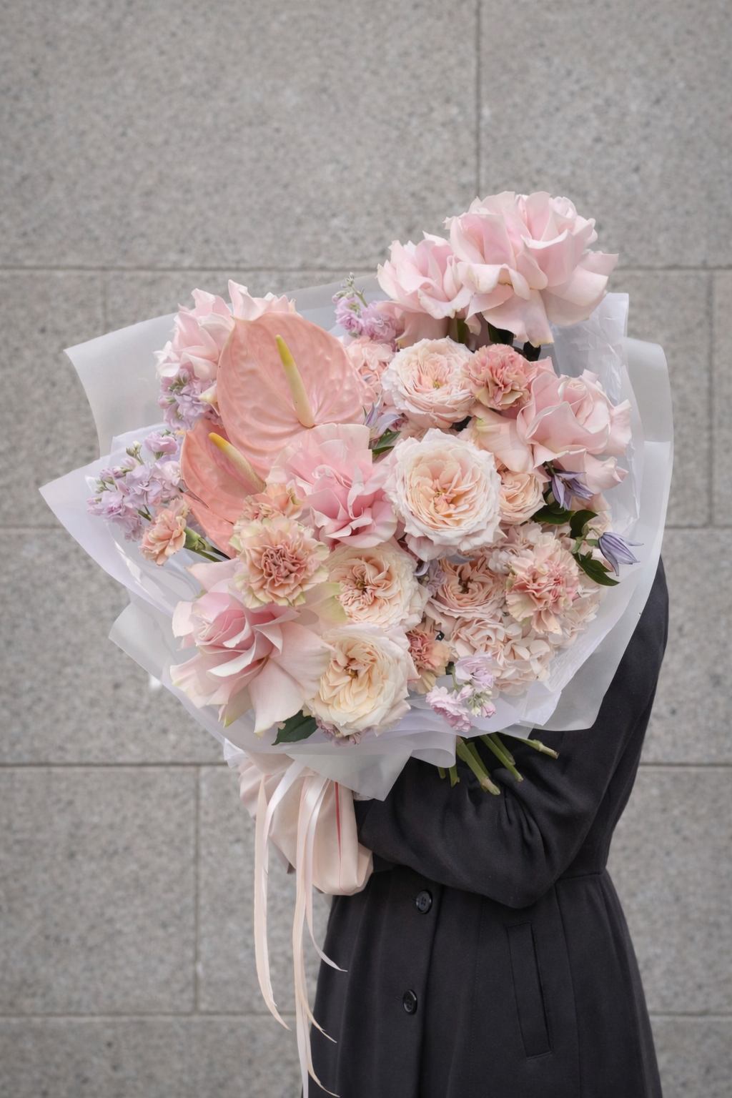 Роскошный букет с французской розой, антуриумом и матиолой