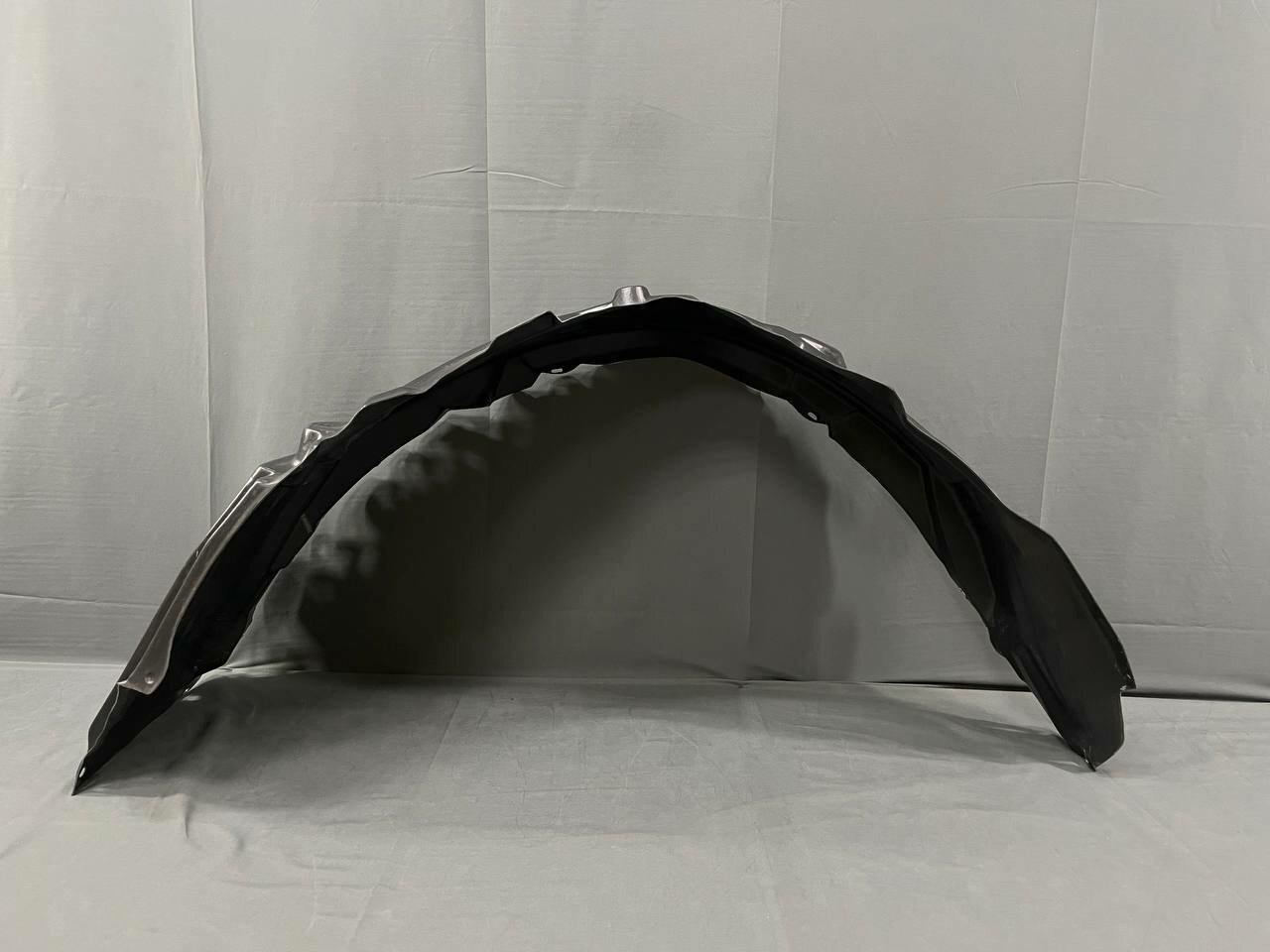 Подкрылок правый Mitsubishi LWMB84028R