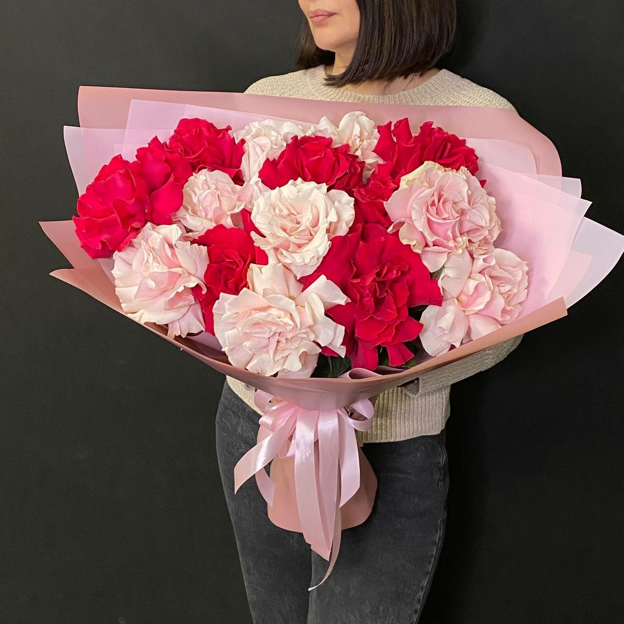 15 французских роз / Букет из 15 малиновых и розовых французских роз / Вывернутые розы микс