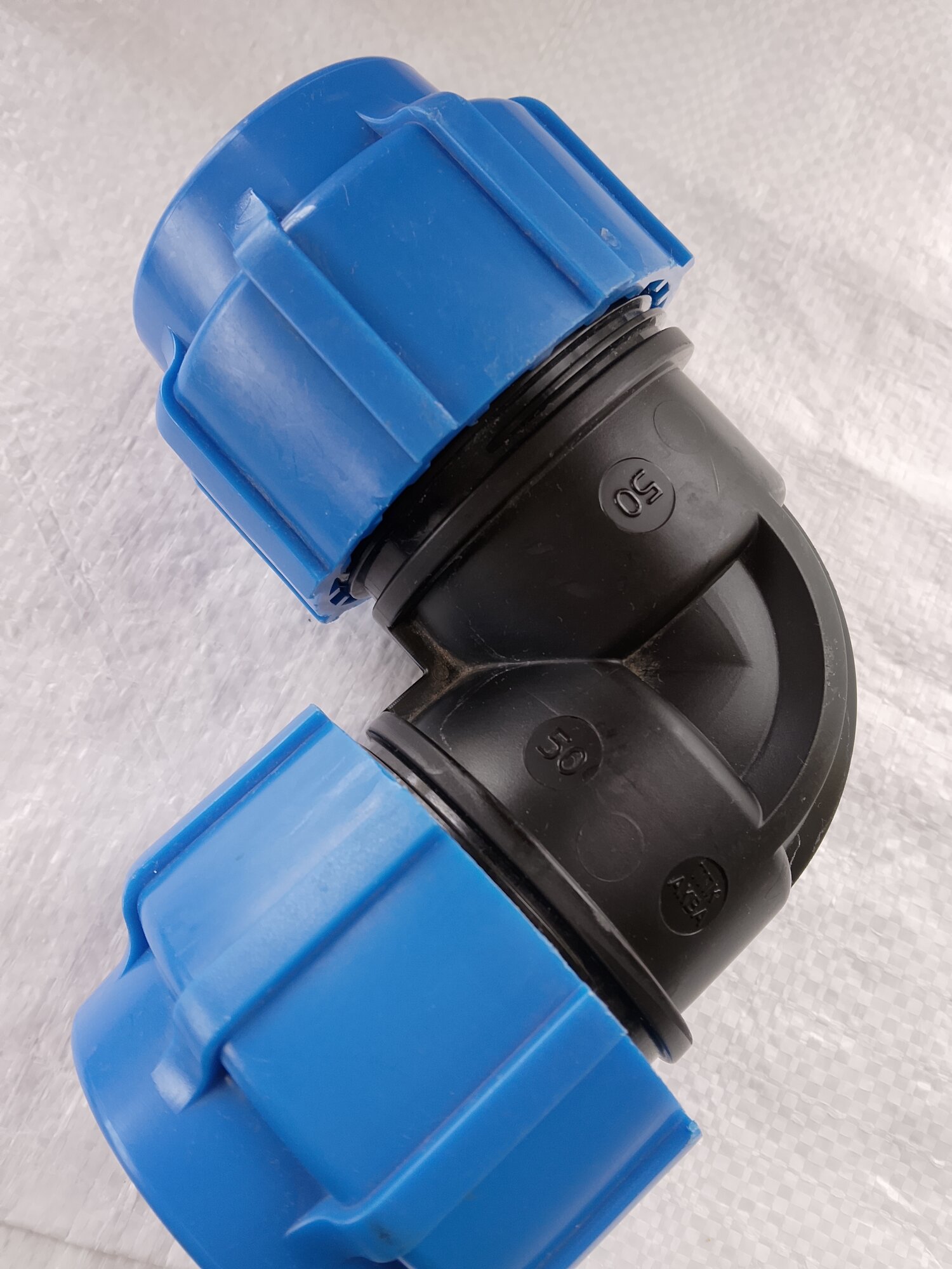 Уголок для труб ПНД Ø 50х х 50 на 90 ° ТПК аква.