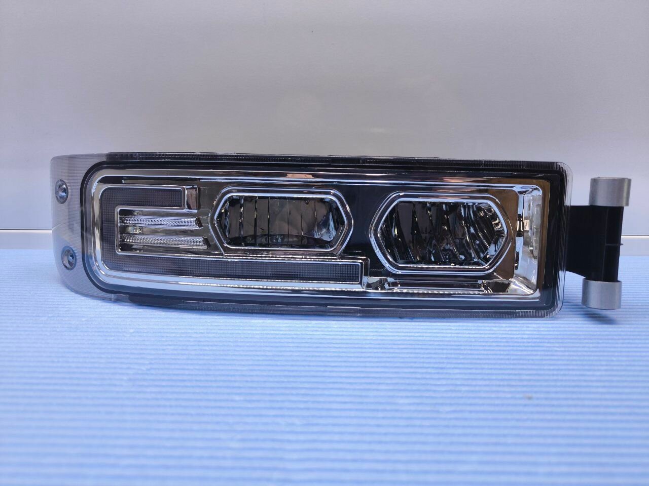 Фара противотуманная для грузовиков SITRAK C7H правая (ситрак)