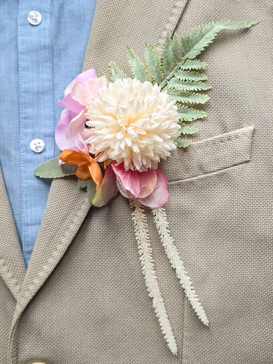 Бутоньерка для жениха для костюма пиджака или на рубашку, на булавке, свадебный цветок