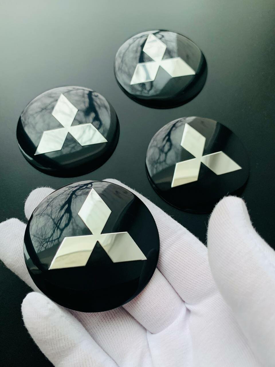 Наклейки на колесные диски Mitsubishi 56мм черный. Наклейки на колпачки Митсубиси 56мм 4шт