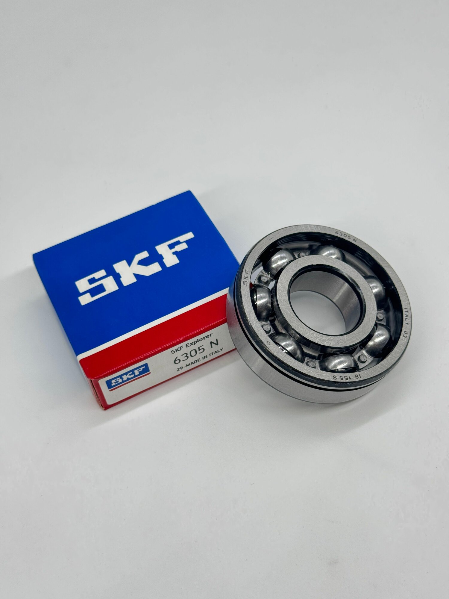 Подшипник SKF 6305N (50305) 25х62х17 ВАЗ (переднеприводные модели, включая 2108-2115): задняя опора первичного и вторичного вала КПП;